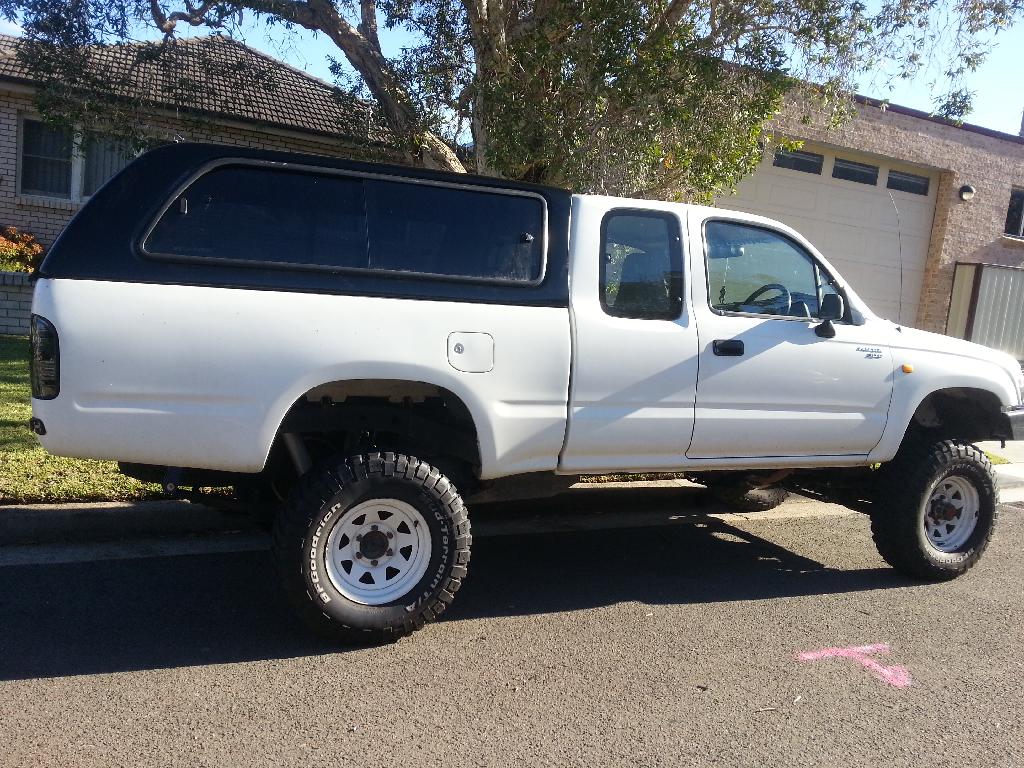 Toyota Hilux extra cab 1998 | 4x4Earth