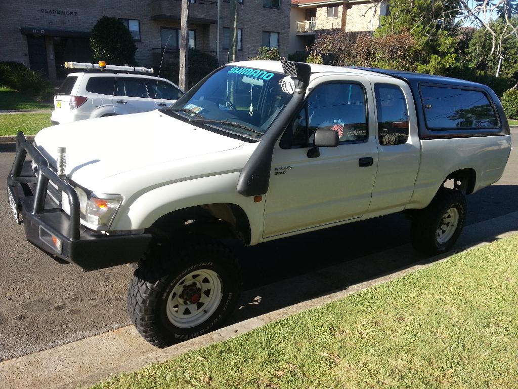 Toyota Hilux extra cab 1998 | 4x4Earth