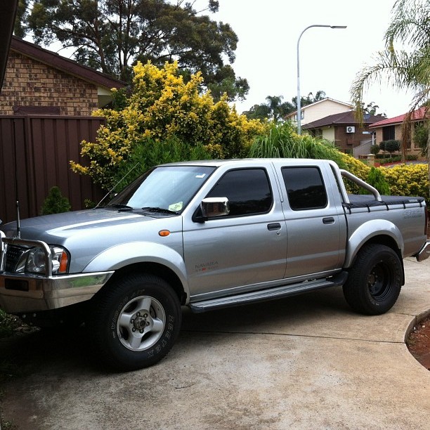 Nissan Navara D22 STR 2005 | 4x4Earth