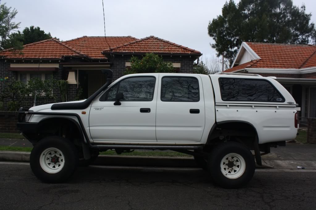 NSW - 2000 SAS Hilux Dual Cab | 4x4Earth