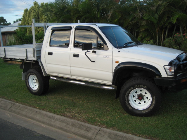 Toyota Hilux 2003 | 4x4Earth