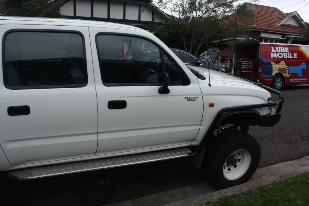 NSW - 2000 SAS Hilux Dual Cab | 4x4Earth