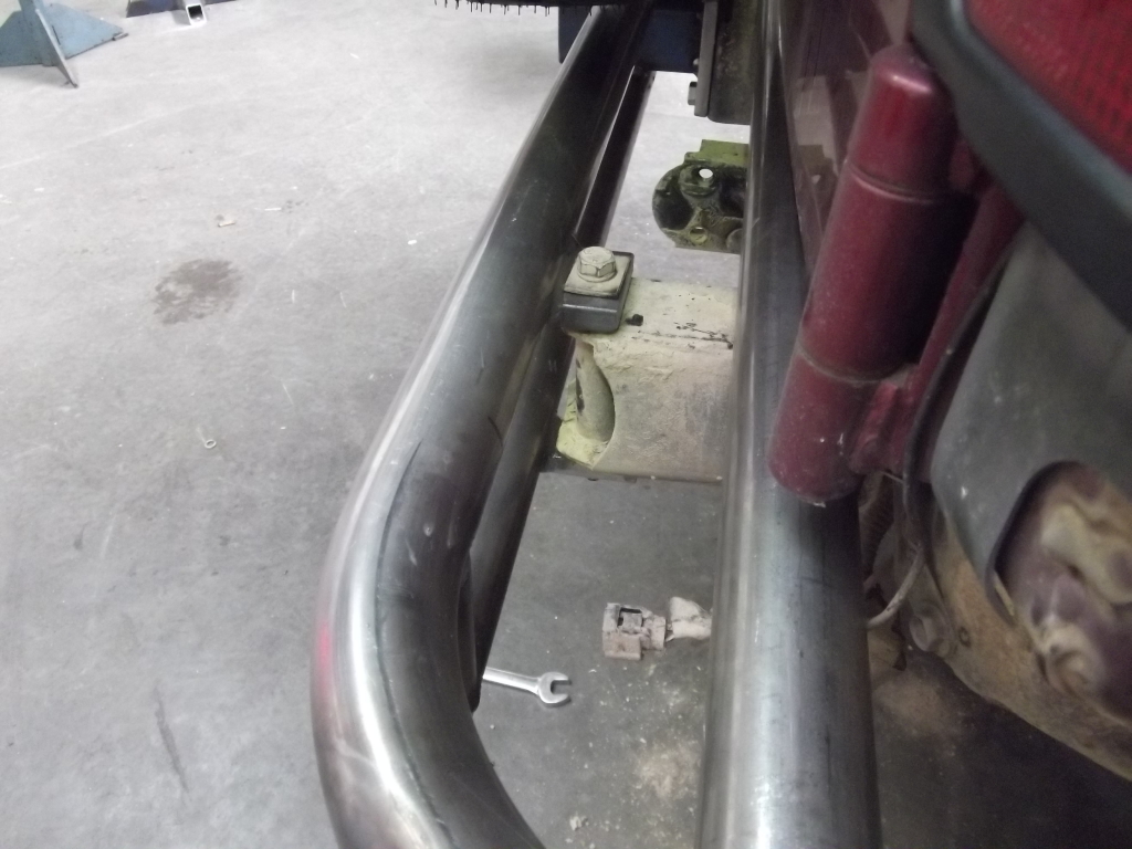 rear custom bar on a NP pajero | 4x4Earth