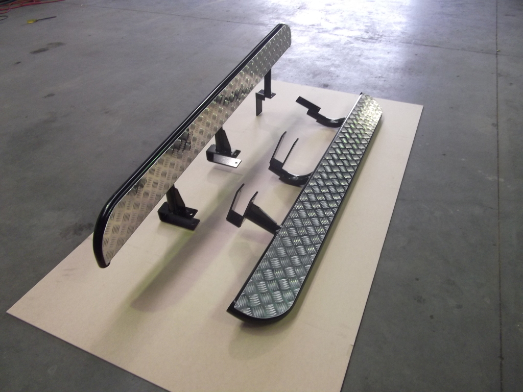 Side steps, rock sliders | 4x4Earth