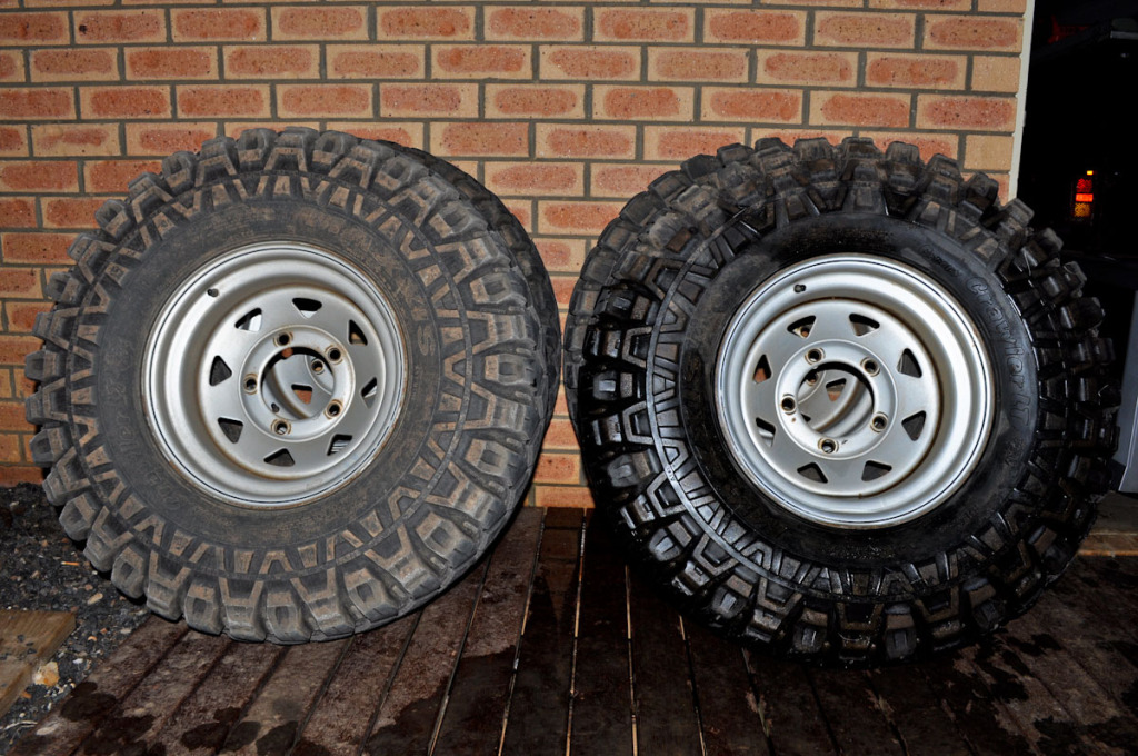 VIC - Maxxis Creepy Crawlers - 35x12.5x16 - 90% tread | 4x4Earth