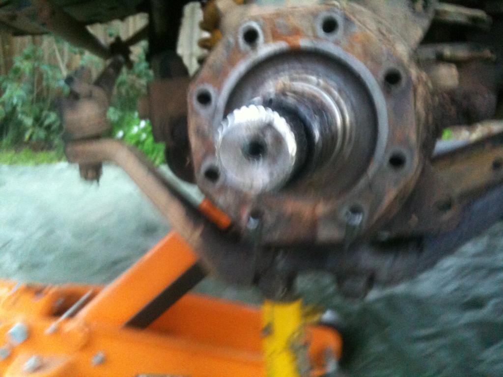 80 Series Swivel Hub Rebuild - How To | 4x4Earth