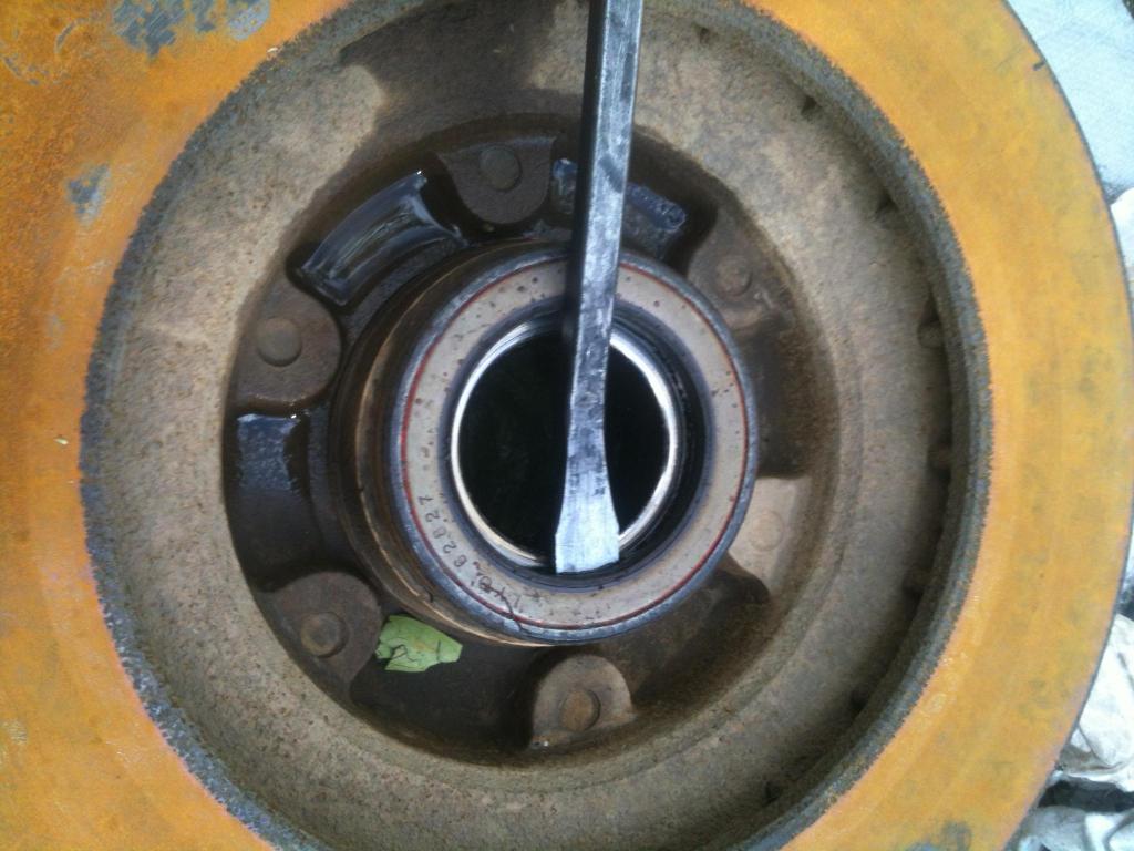 80 Series Swivel Hub Rebuild - How To | 4x4Earth