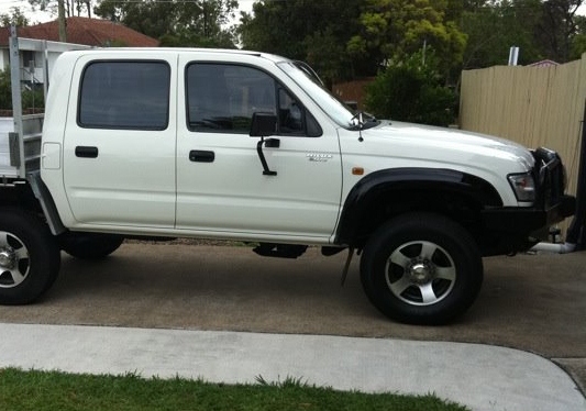 Toyota Hilux 2003 | 4x4Earth