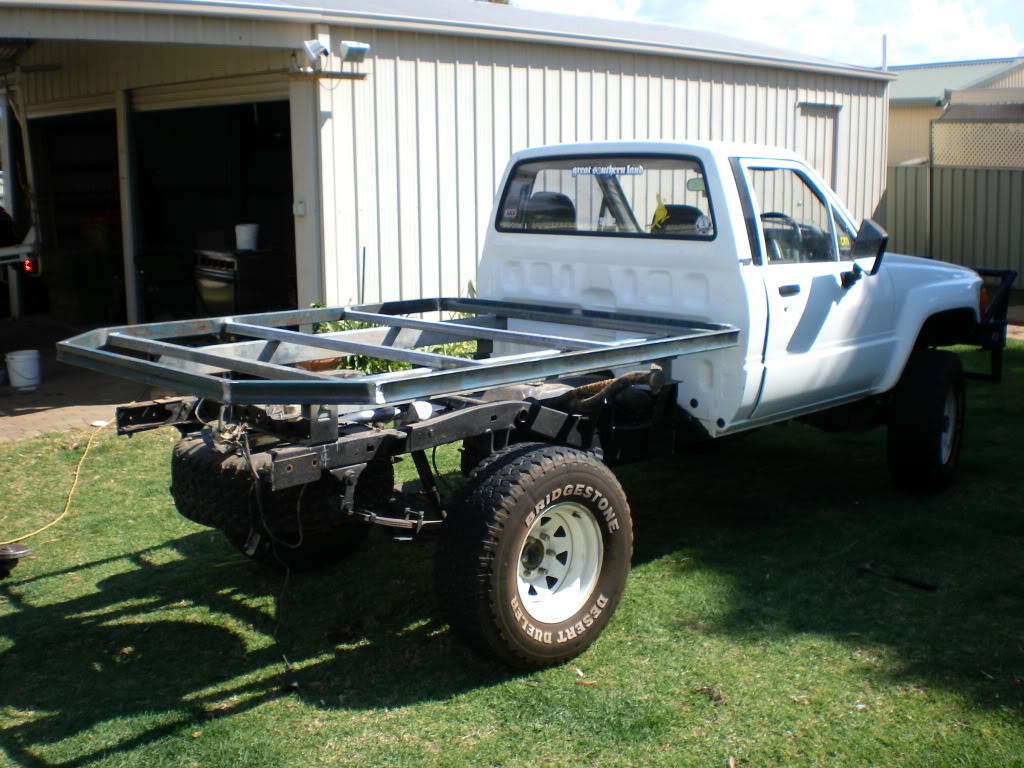 Toyota Hilux 1985 | 4x4Earth
