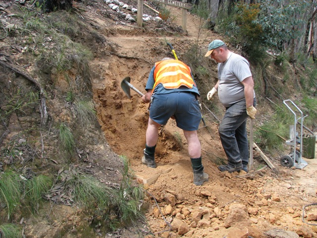 Trip report - Toombon Cemetery working bee 11/10/08 | 4x4Earth