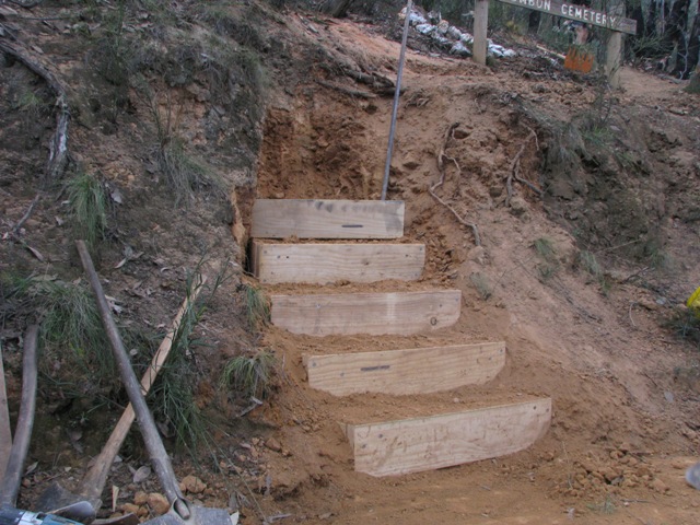 Trip report - Toombon Cemetery working bee 11/10/08 | 4x4Earth