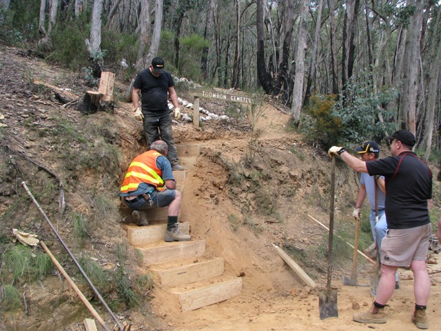 Trip report - Toombon Cemetery working bee 11/10/08 | 4x4Earth