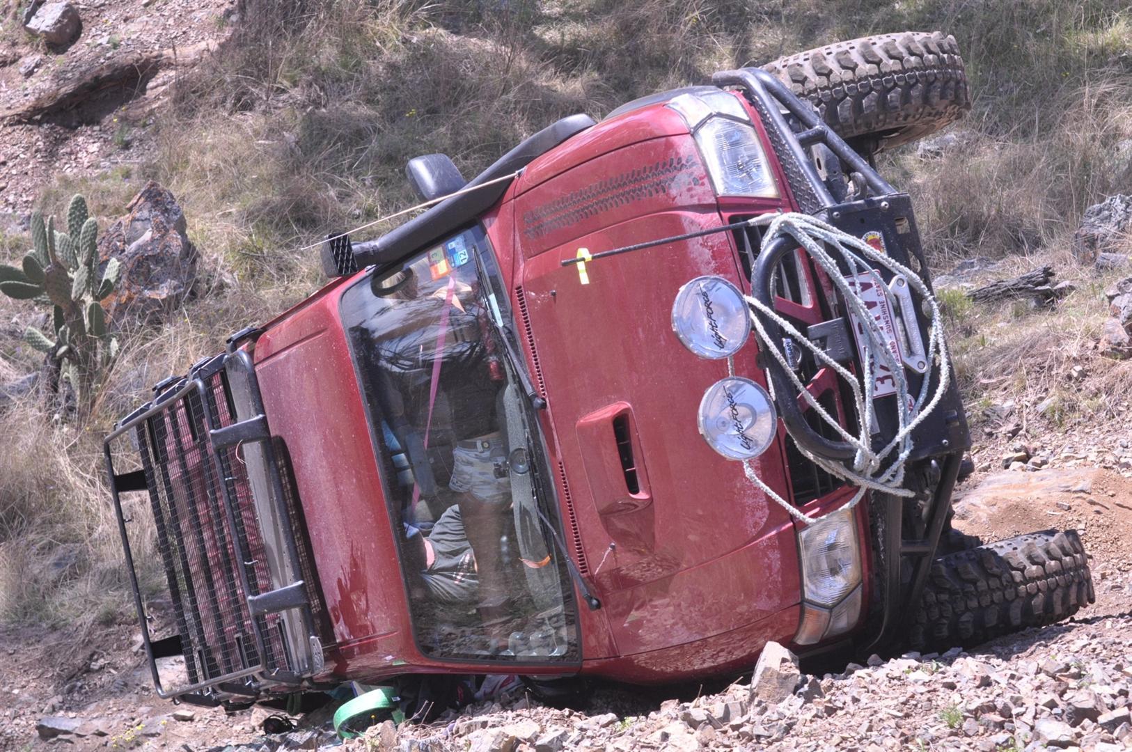4x4 boggings, crashes, recoveries, rollovers and creek crossings gone ...
