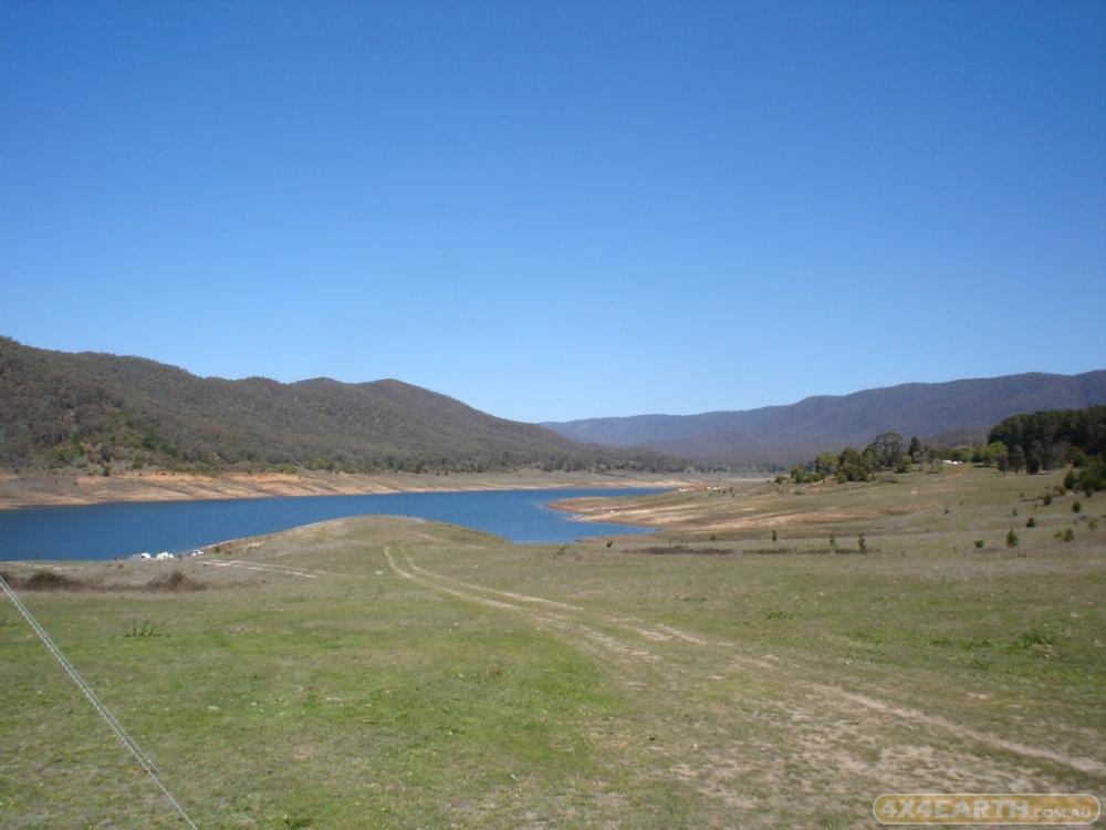 Tumut to Batlow via Cannon Bay on Blowering Dam